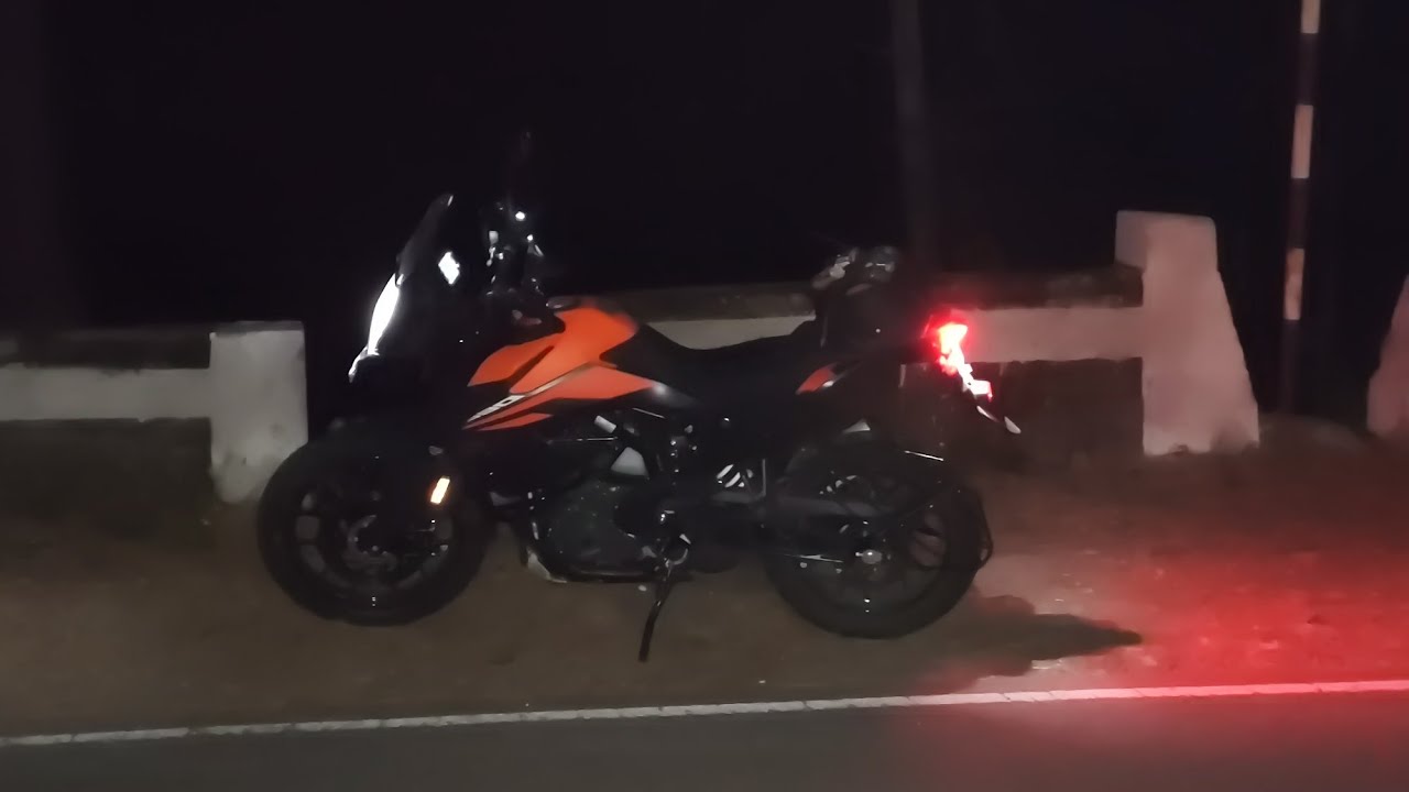 KTM 390 ADVENTURE off road in dark night. No need to install extra fog ...