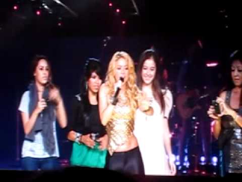 Shakira - teaches how to dance - Whenever, Wherever - YouTube