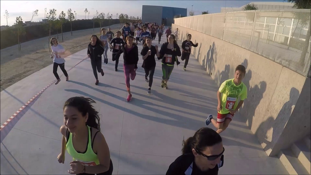 Carrera solidaria en IES Playa Flamenca - YouTube