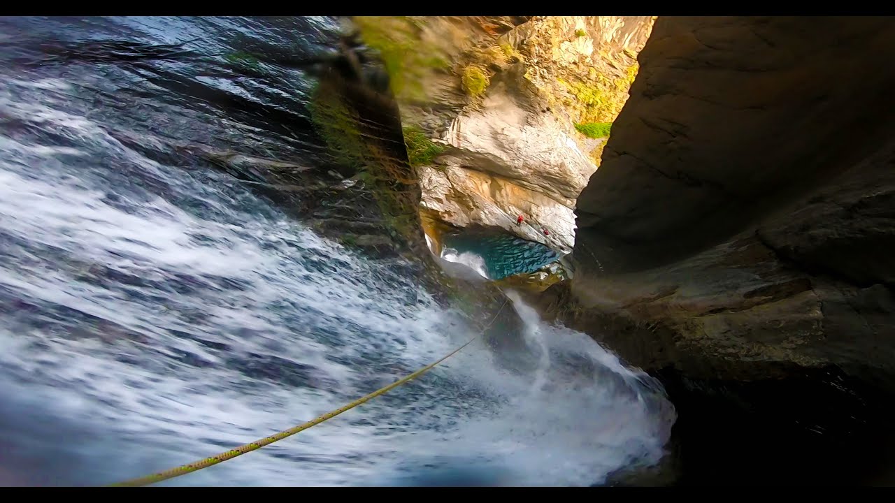 【CANYONING Taiwan】Fly Dragon Canyon down part- 飛龍峽谷溪降【4K】 - YouTube