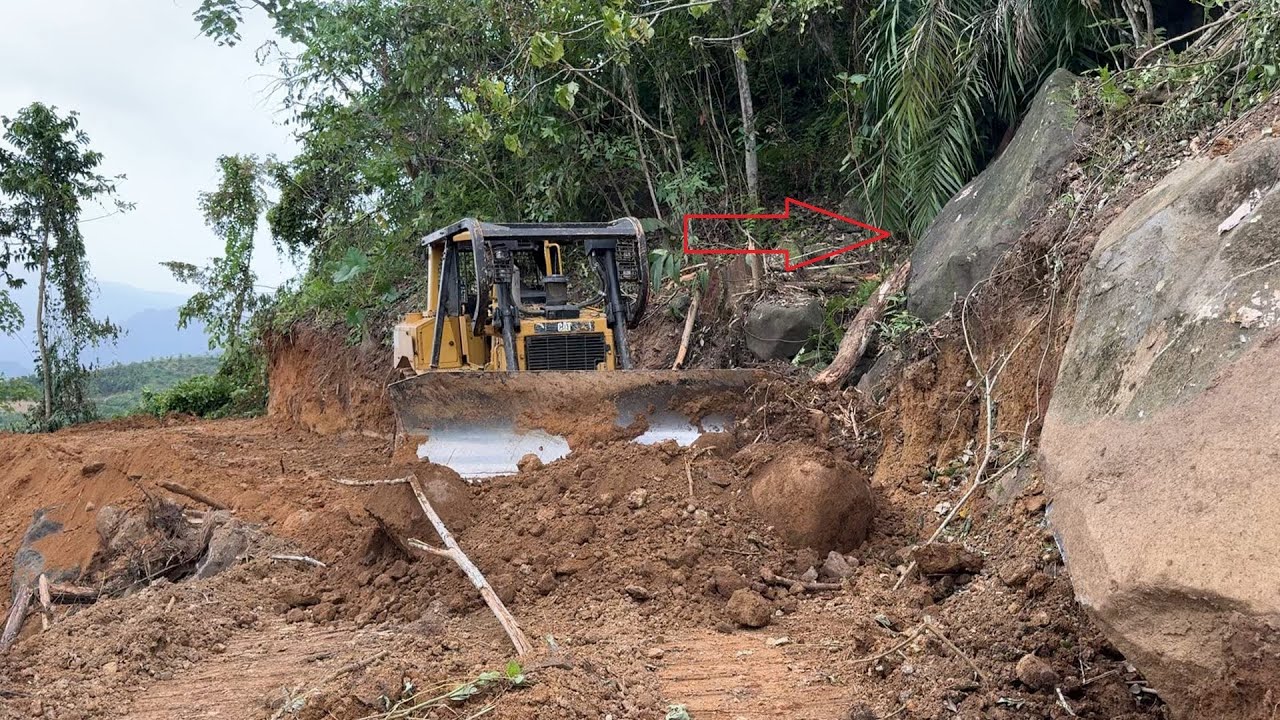 Extreme! The CAT D6R XL bulldozer is building a road full of obstacles ...