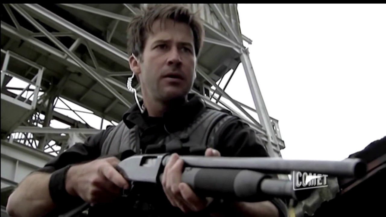 Stargate Atlantis - Hunting An Earth Built Replicator - YouTube