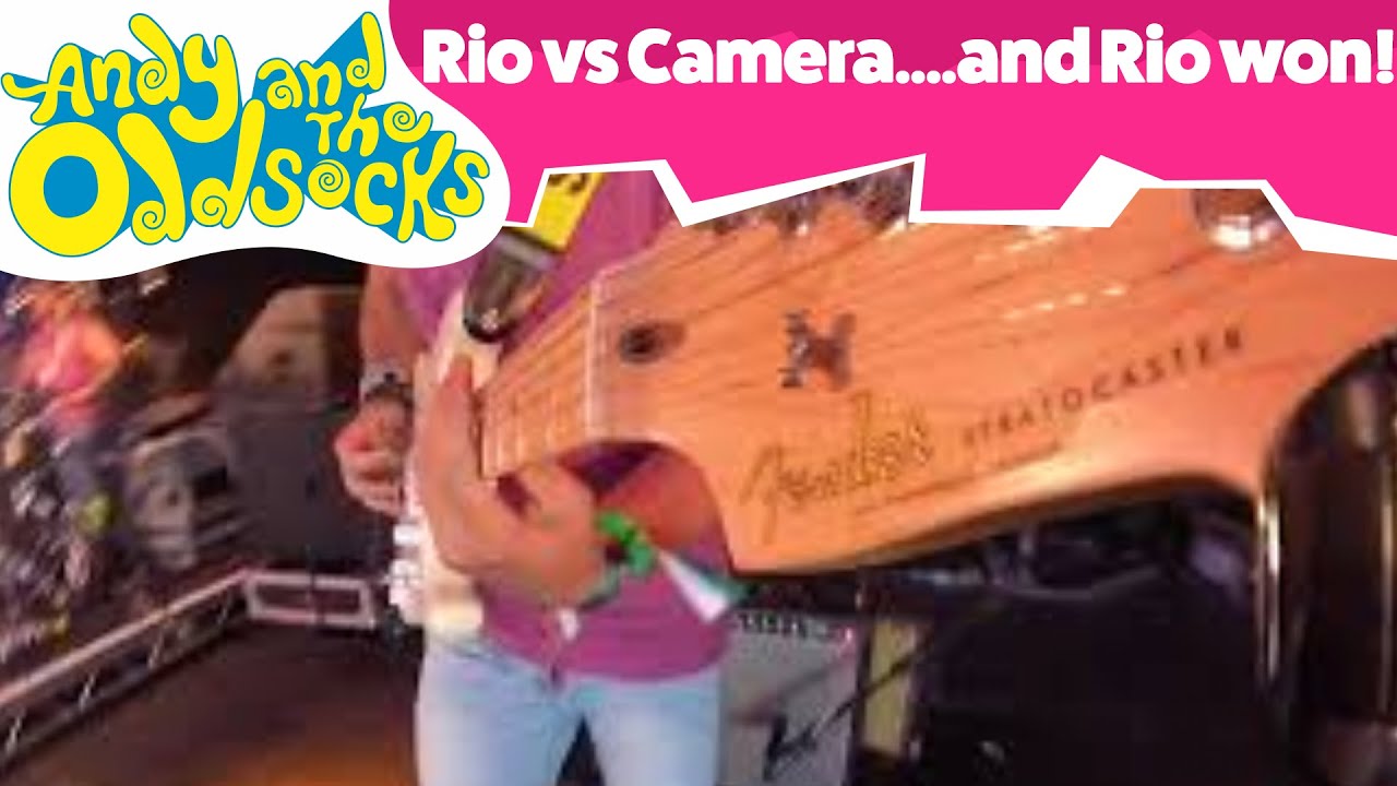 Andy and the Odd Socks - 'Rio vs Camera....and Rio won!' - YouTube