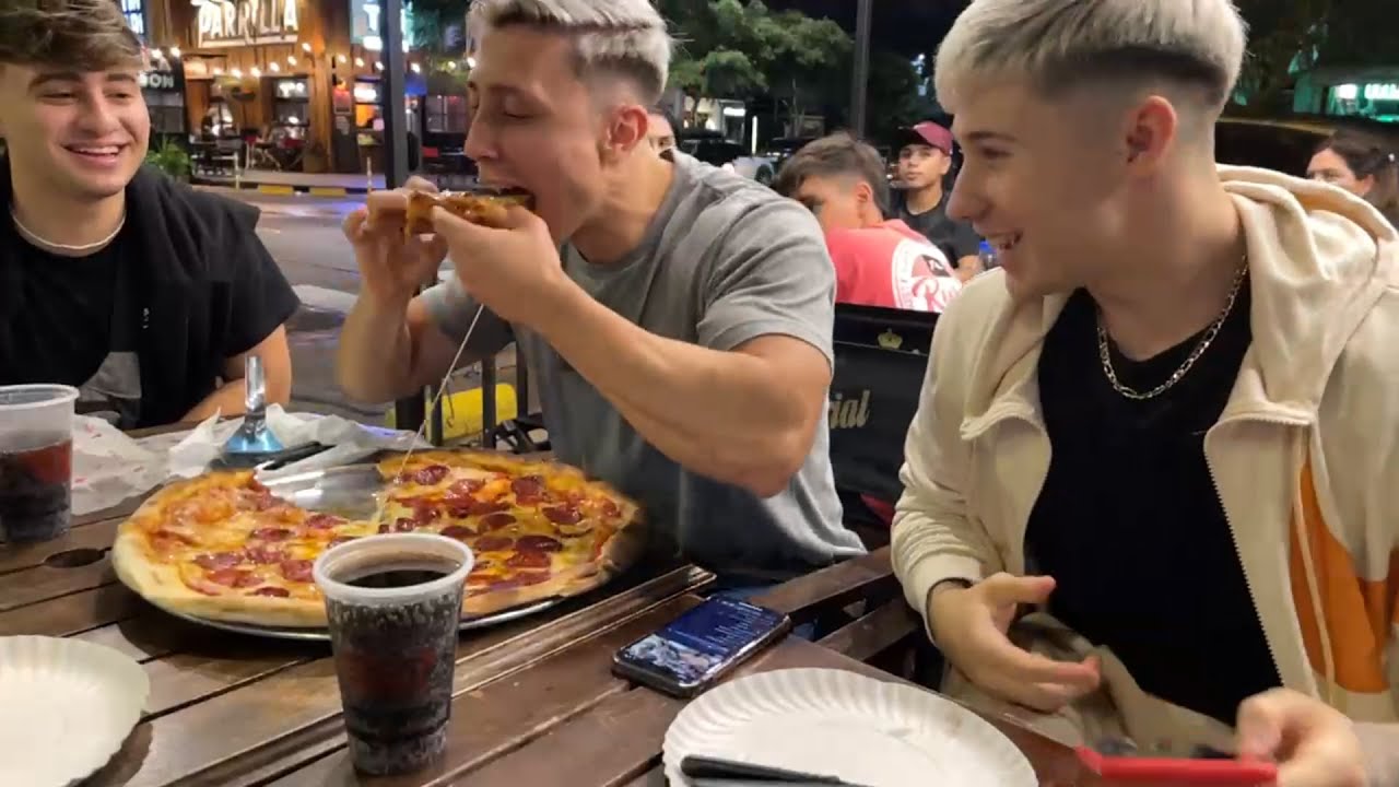 PATO HACE RETO de COMER una PIZZA ENTERA en MENOS de 6 MINUTOS TIPO ...