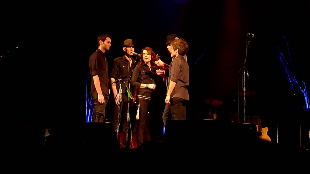 Brandi Carlile Acapella Show Opening, Seattle Paramount 10/24/2009 ...