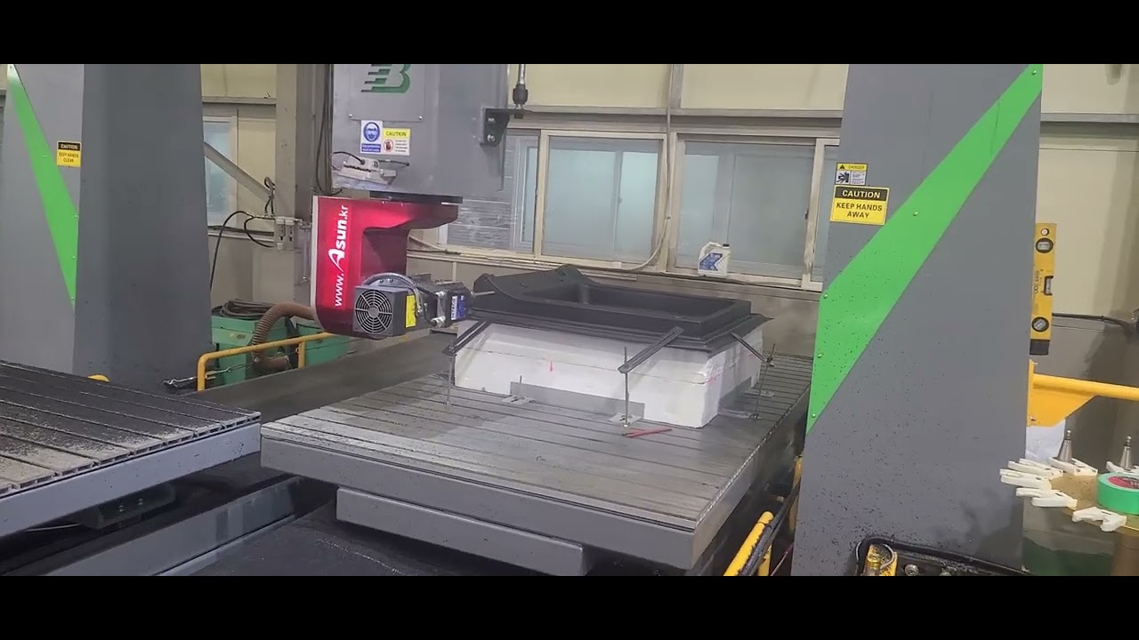 vacuum forming 5axis trimming 진공성형 아썬 - YouTube