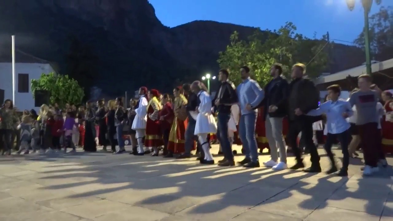 ΣΥΓΚΡ ΔΑΛΙΑΝΗ: ΠΑΣΧΑ -ΑΓΑΠΗ ΣΤΟ ΛΕΩΝΙΔΙΟ ''ΜΠΙΡΜΠΙΛΟΜΑΤΑ '' ή ΣΕ ...