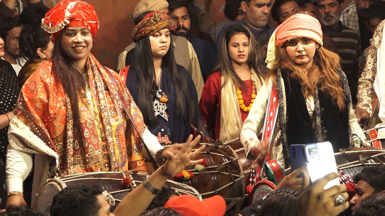 Girls Dhol Band Kainaat Gunga Sain Hira Mona Sunaina Mithu Barsi Shah ...