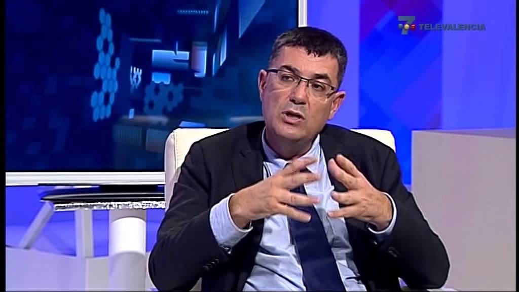 Ágora. Entrevista a Enric Morera. 14-7-15 - YouTube