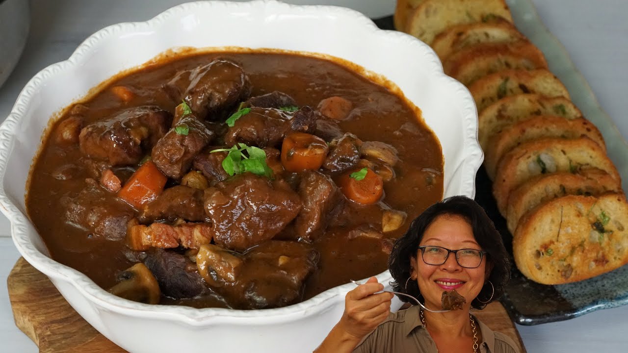 How to make a tasty beef bourguignon, rich in umami and tender. Bonus: pan-fried garlic bread ...