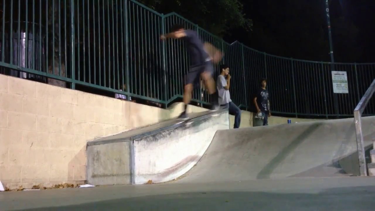 Robert Camou Monrovia Skatepark Night Tricks - YouTube