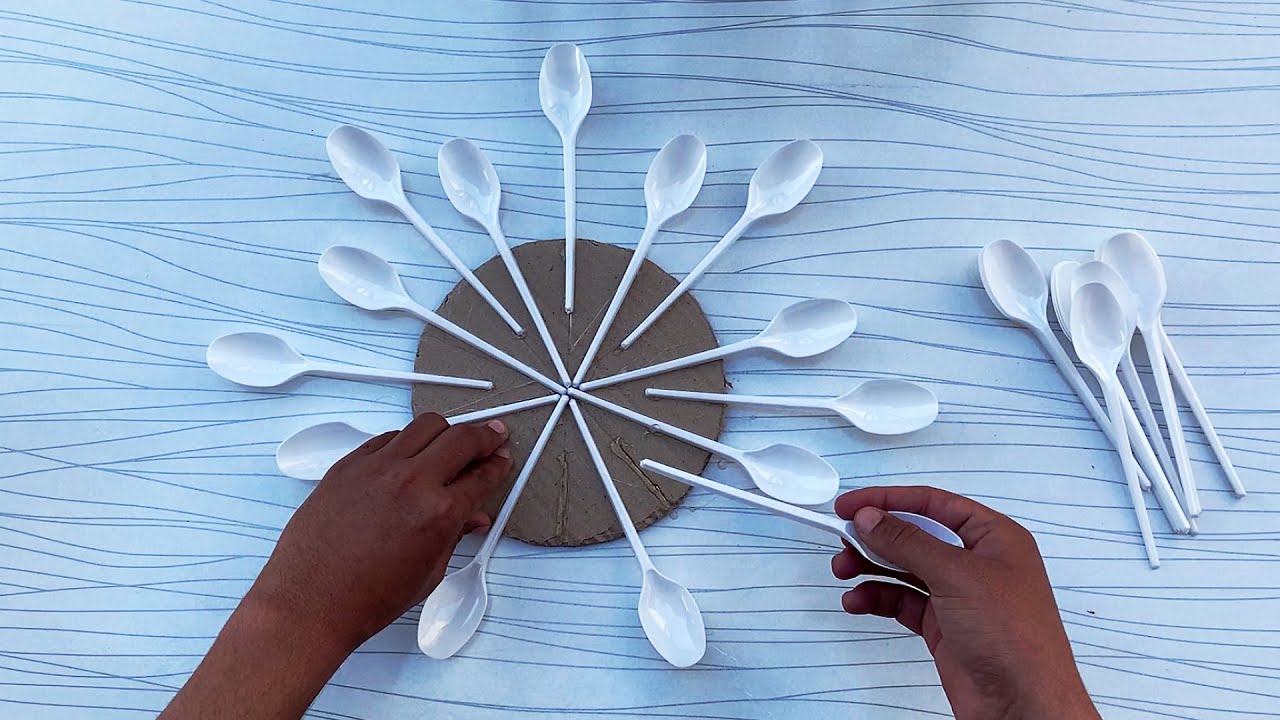 Handmade Wall Hanging Craft with Disposable Plastic Spoons | Superb ...