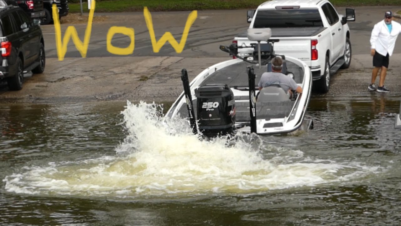 Very Busy At The Boat Ramp - Boats And People Everywhere - YouTube