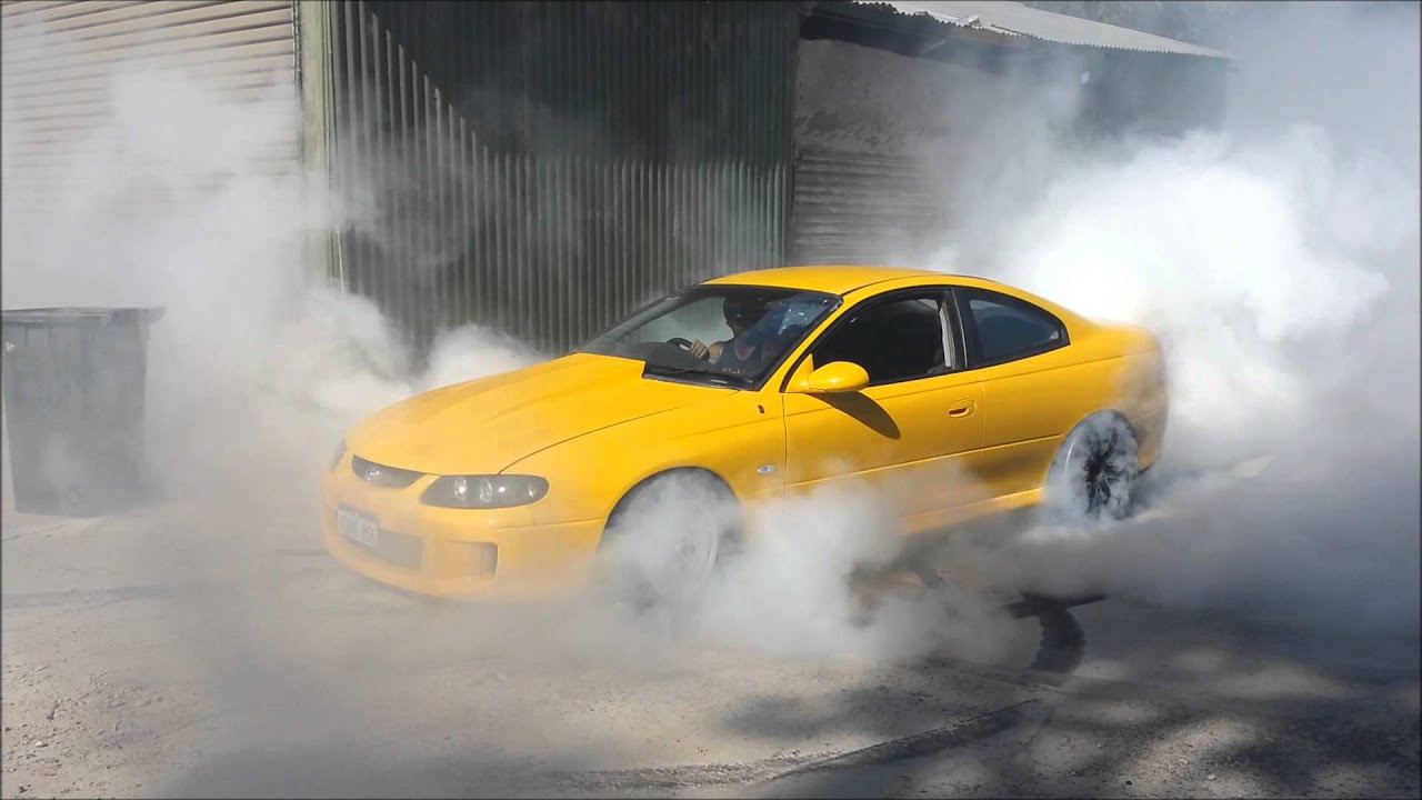 Bonesy Monaro Burnout 2 (Popping the Radiator) - YouTube