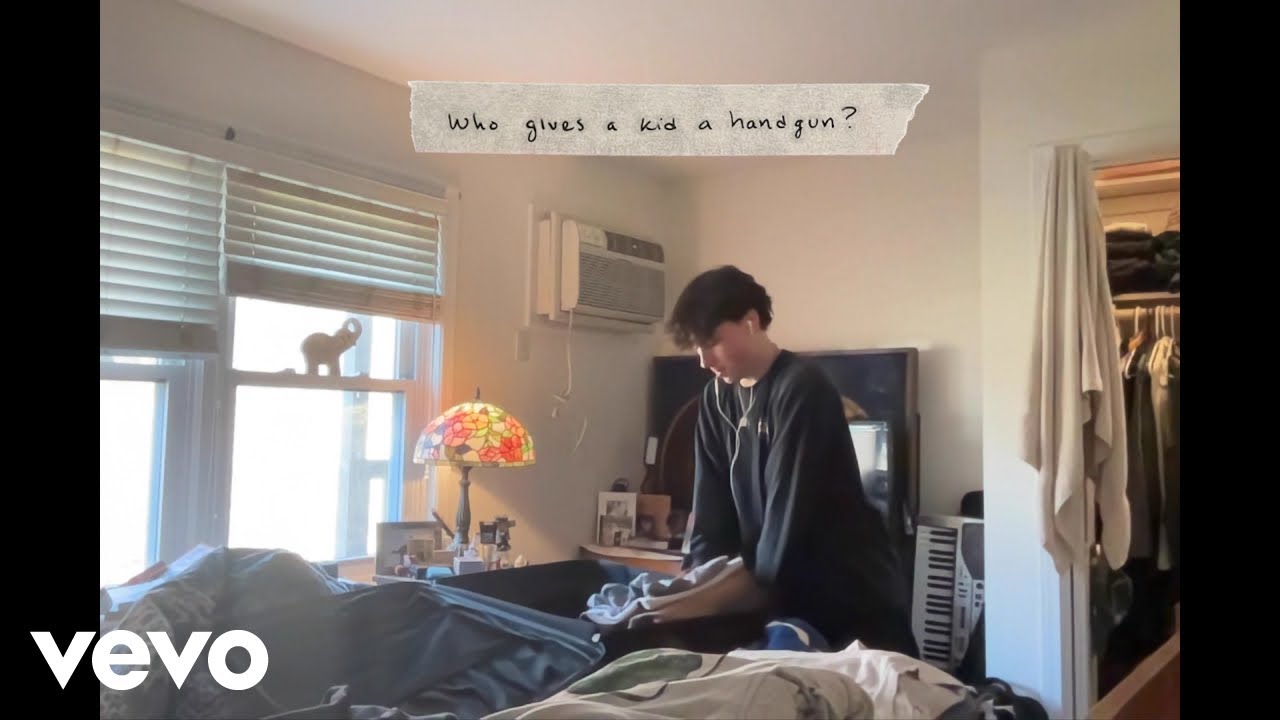 Jake Minch - handgun (Official Lyric Video) - YouTube