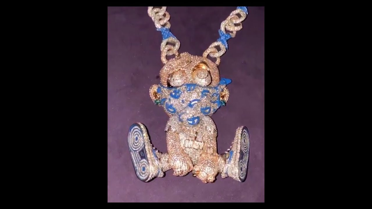 *Video* Lil Baby Gets New Chain With Iced Out Baby Pendant - YouTube