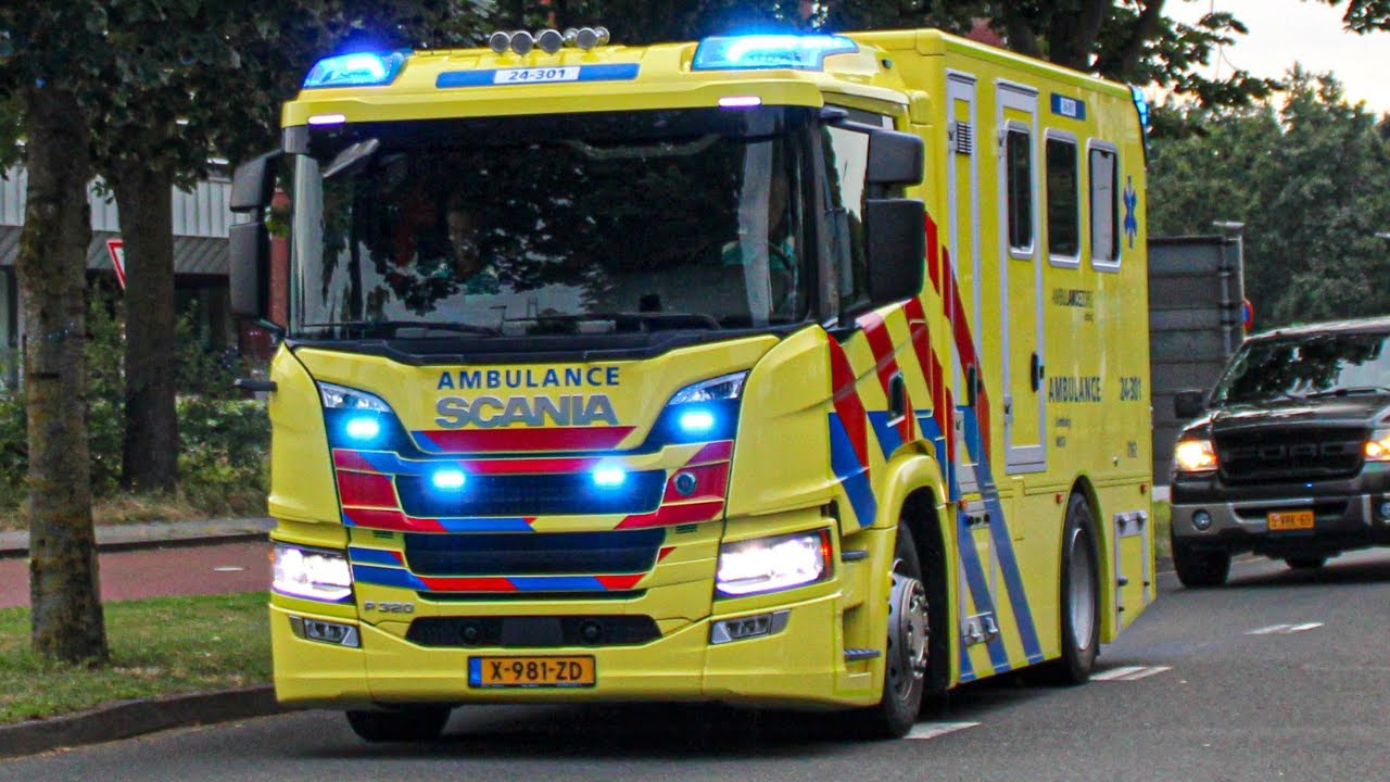 (MICU) Ambulance 23-107, 23-109 en MICU 24-301 met spoed in Venlo - YouTube