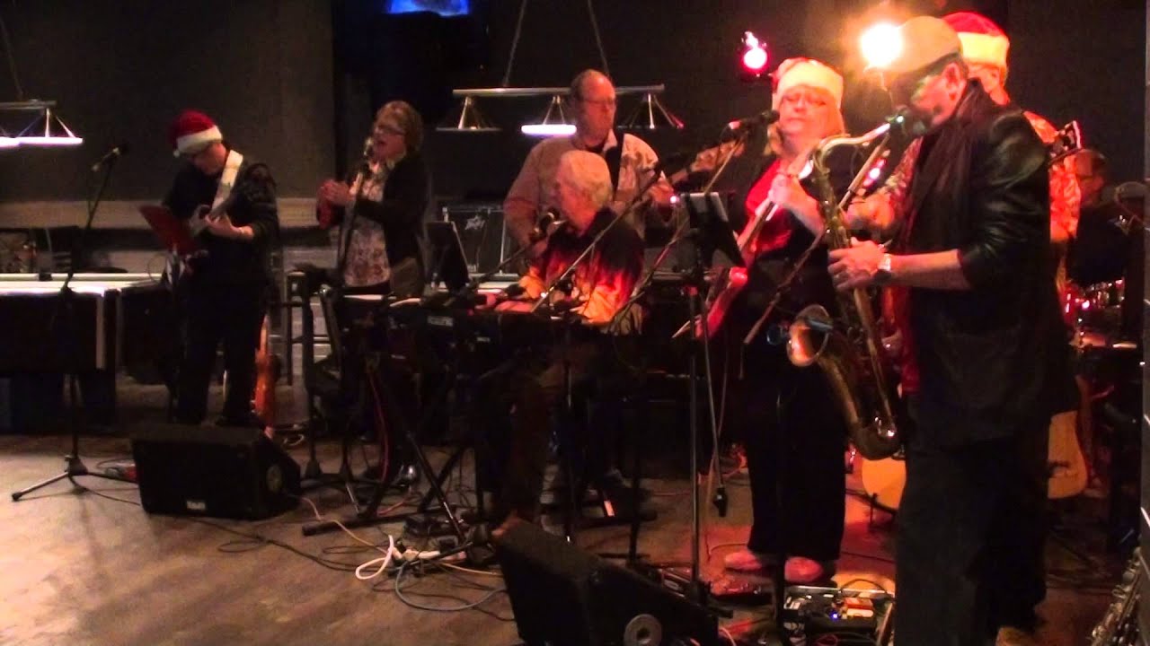 Janet Reimer at the Silver Point Pub Saturday Jam Dec 21, 2013 - YouTube