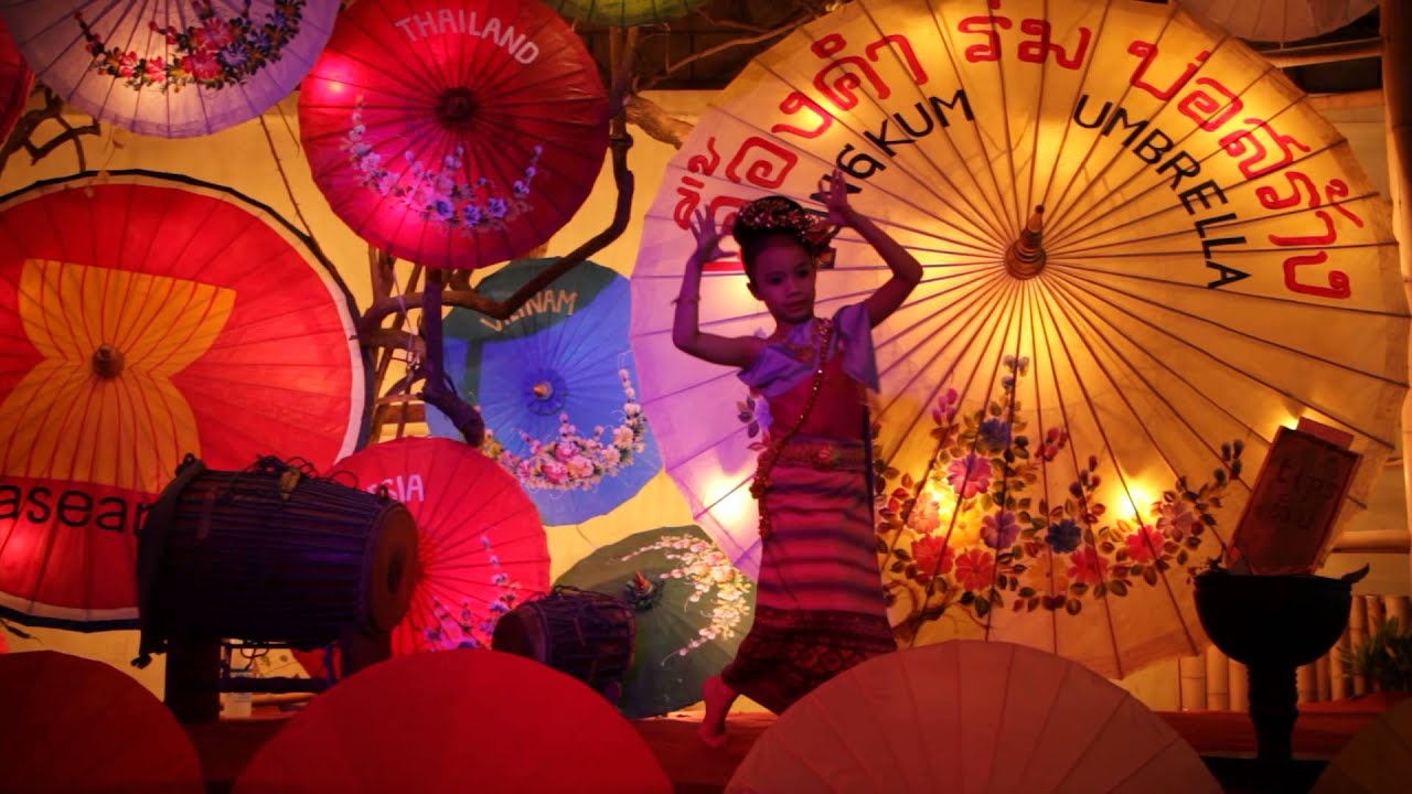 Traditional Lanna Dance - YouTube