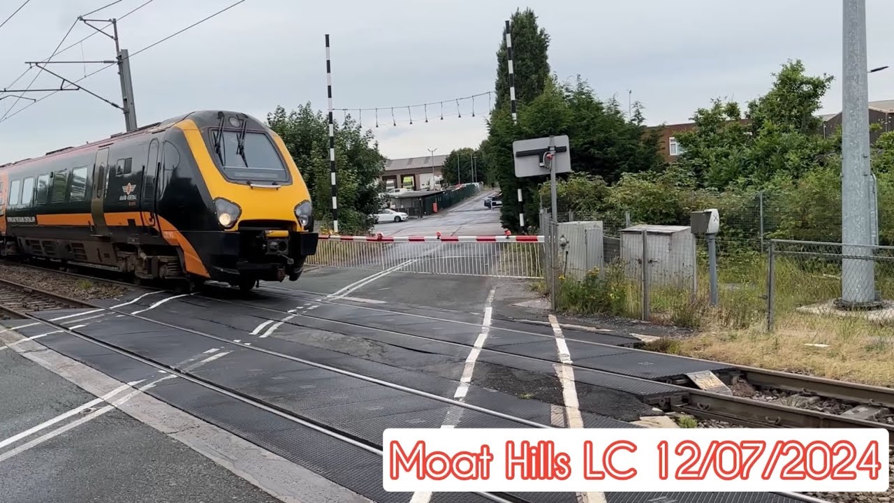 Moat Hills Level Crossing 12/07/2024 - YouTube