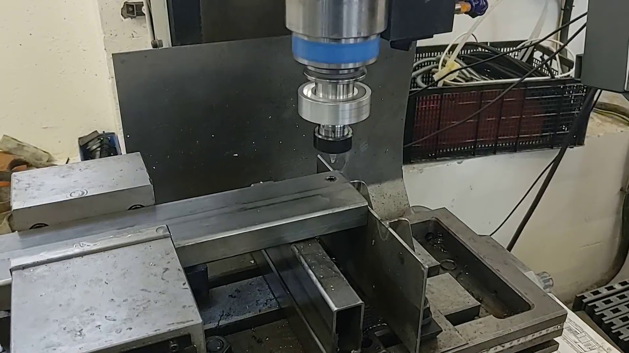 Optimum BF46 cnc mill with LinuxCNC control - YouTube