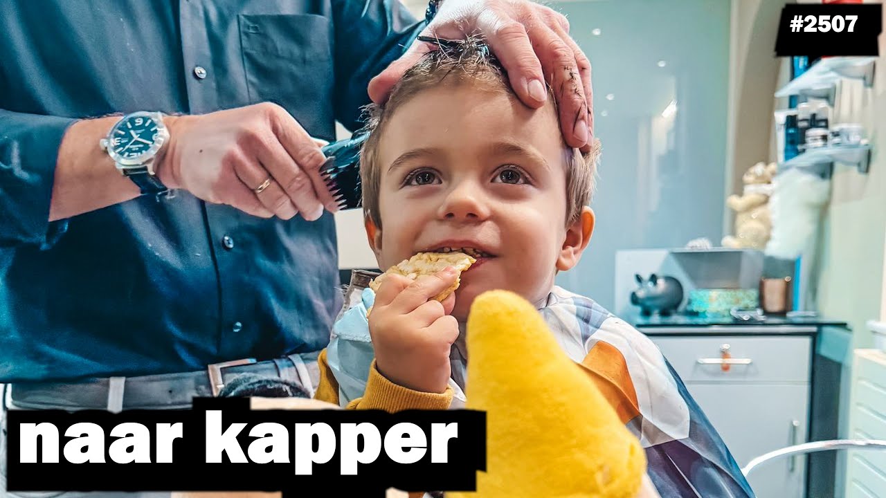 JULES NAAR DE KAPPER | JOLIEN EN JENNO VLOG 2507 - YouTube