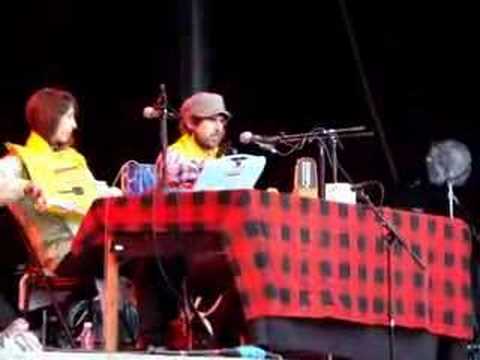 Gruff Rhys - Cycle of Violence (live @ Accelerator) - YouTube