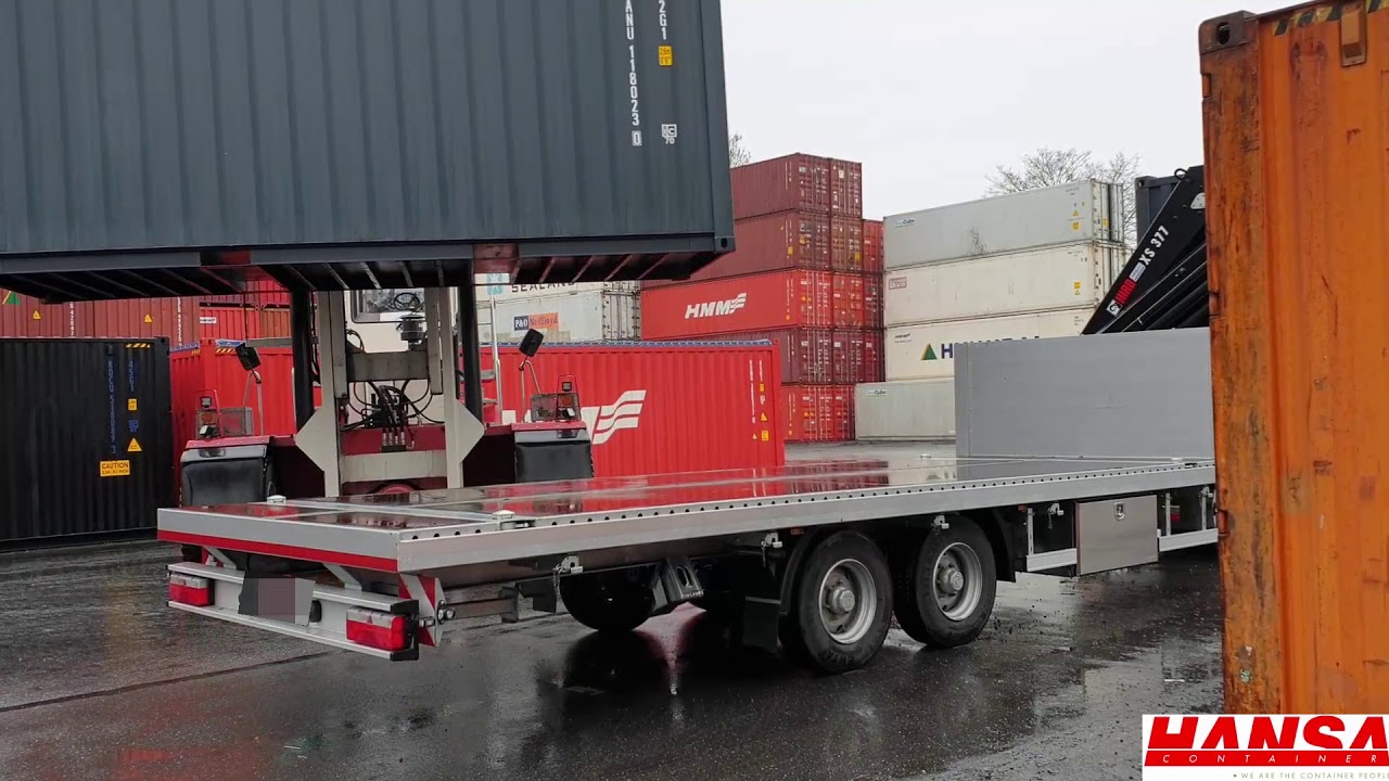 Containerverladung auf LKW im Depot - YouTube