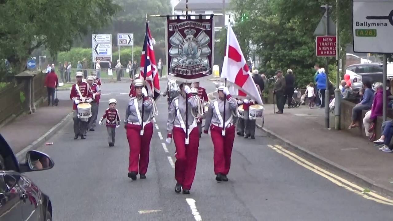Macosquin First Flute Band @ Vow Accordion 2016 - YouTube