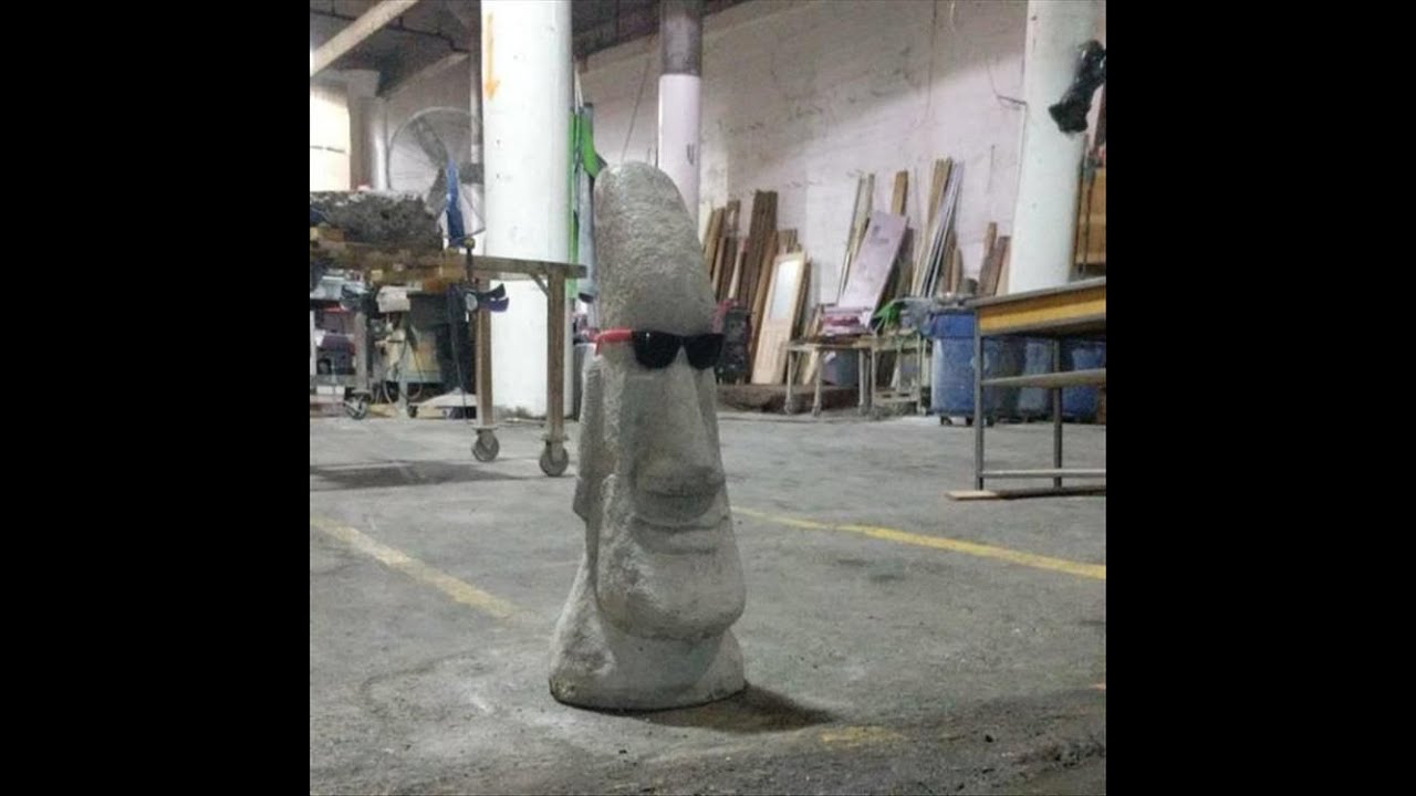 moai jumpscare - YouTube