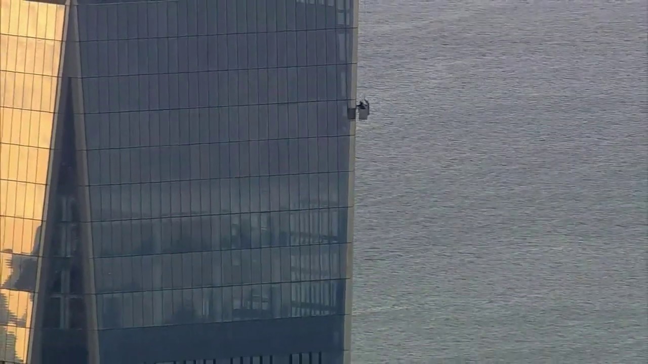 Window washers at One World Trade Center - YouTube