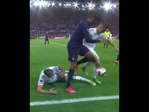varane funny moment reaction by kante🤦😂 - YouTube