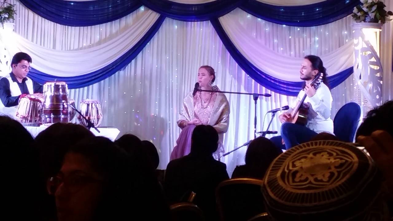 Tanya Wells Singing Urdu Ghazal - YouTube