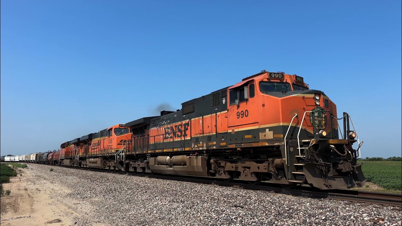 BNSF 990 H1 C44-9W Leads Manifest on the River Sub in Holland, MO - YouTube