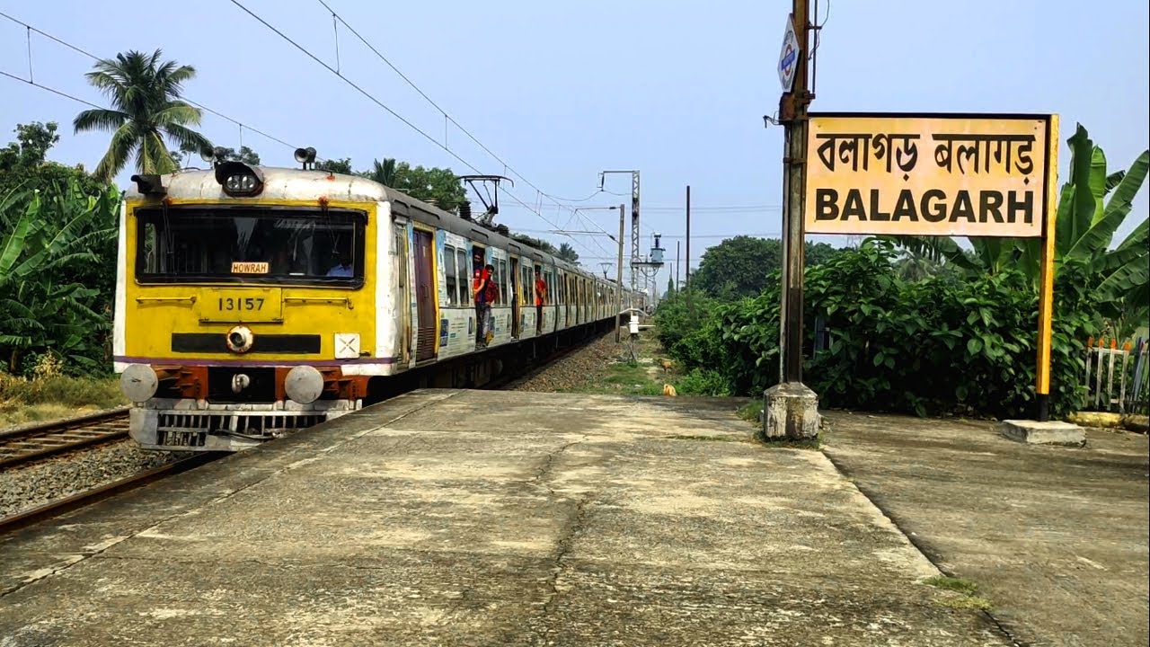 Single window old face onol emu local arrive at balagarh station - YouTube