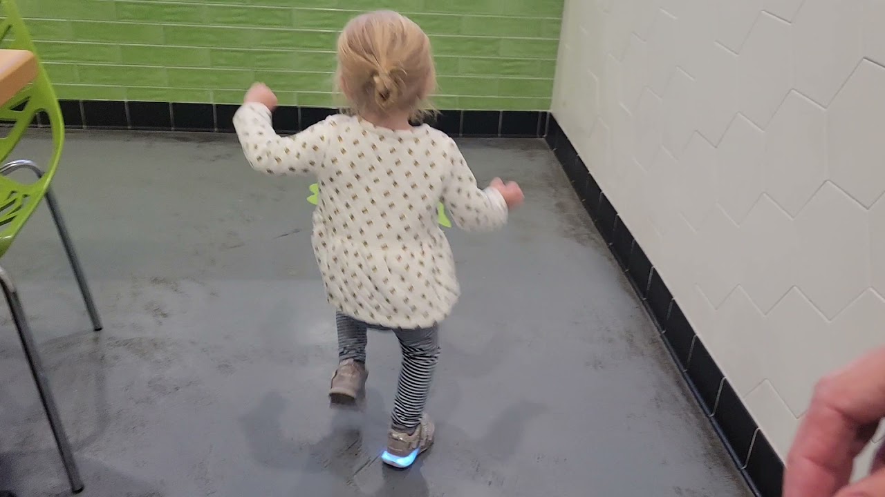 Head Lettuce dance party - YouTube