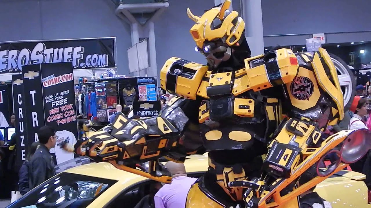Bumble Bee cosplayer @NYCC2014 putting on a show - YouTube