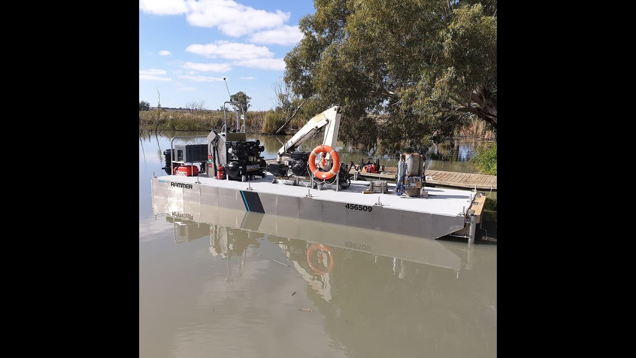 Aluminium boatbuilding custom 7.5m work barge time-lapse - YouTube