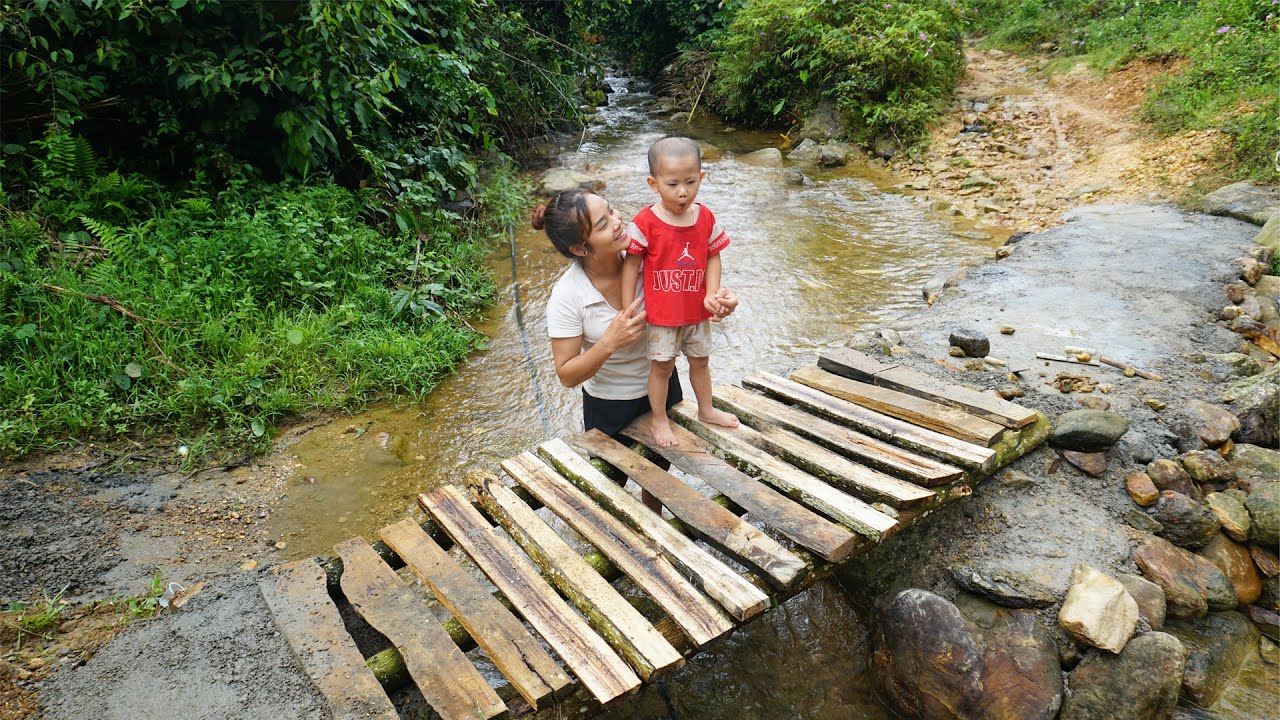 Single mother and son /Orphan mother build bridge over the stream /Chúc ...