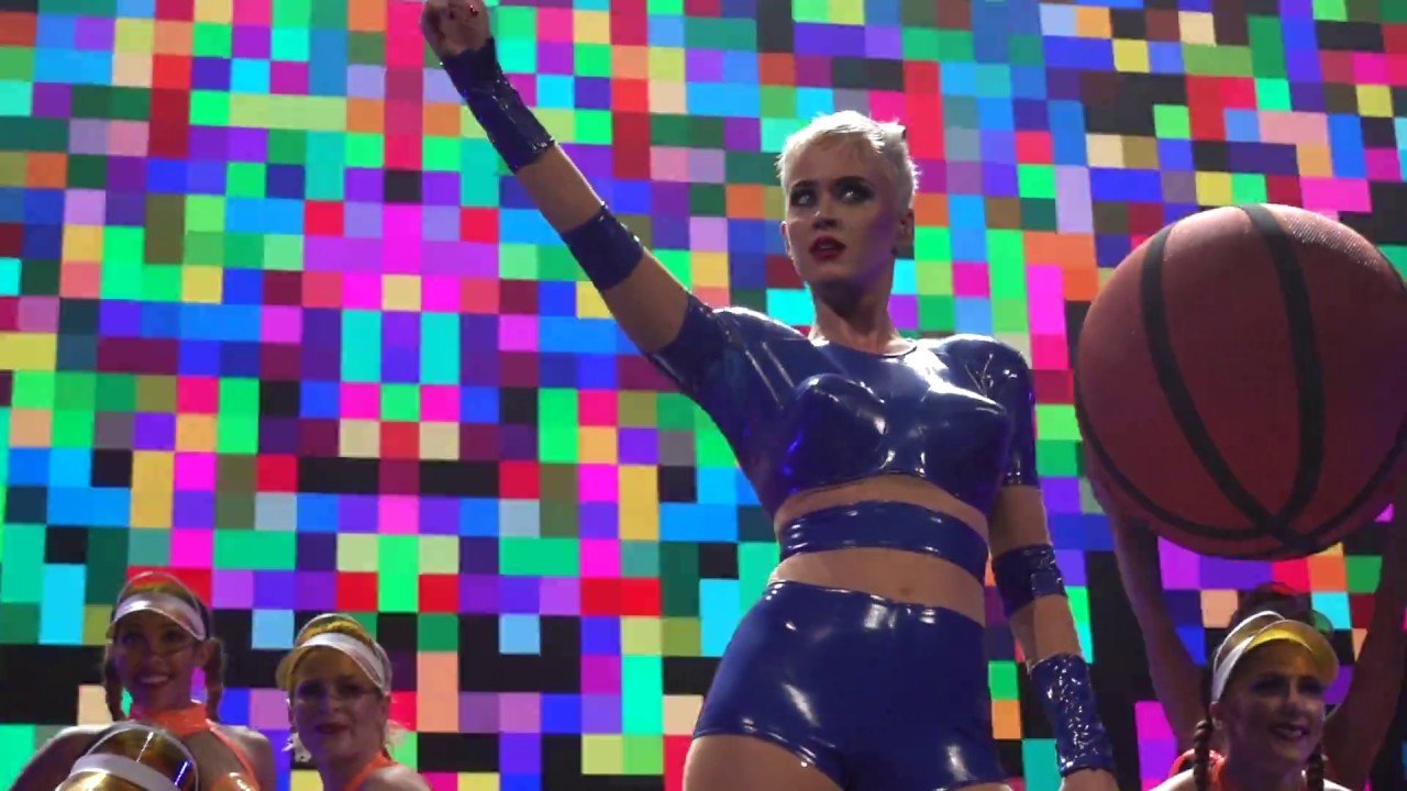 Katy Perry - Swish Swish: Witness: The Tour Opening Night in Montreal ...