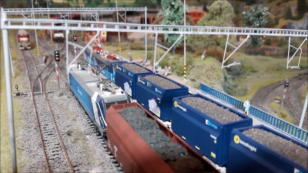 Siemens Vectron 383 ČD Cargo, Unipetrol , Budamar a Metrans, vozy Falls ...