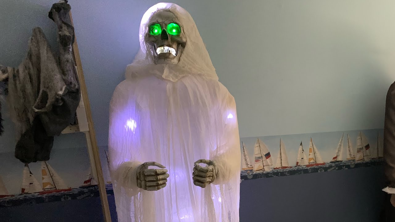 Gemmy 2011 Life Size Animated Ghost Reaper - YouTube