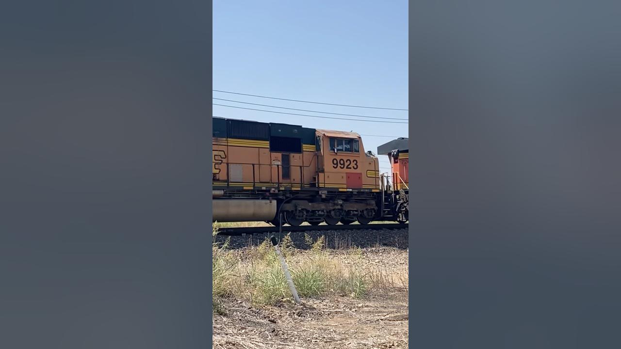 BNSF #9923 (Justin, Texas) - YouTube