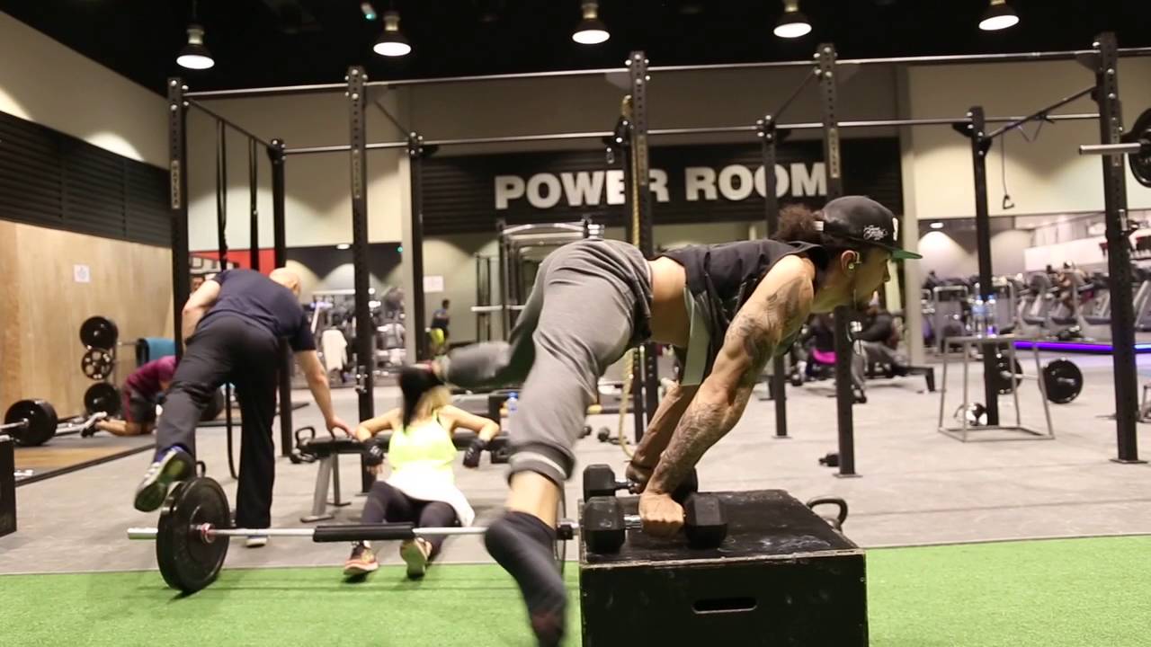 PLANCHE WAVE TO BACKFLIP KICK FLIP ROUTINE CALISTHENICS UAE DUBAI ...