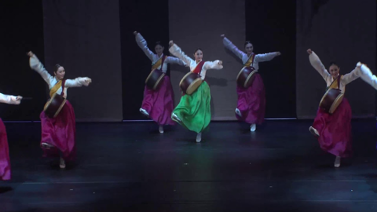 Jindo Drum Dance - YouTube