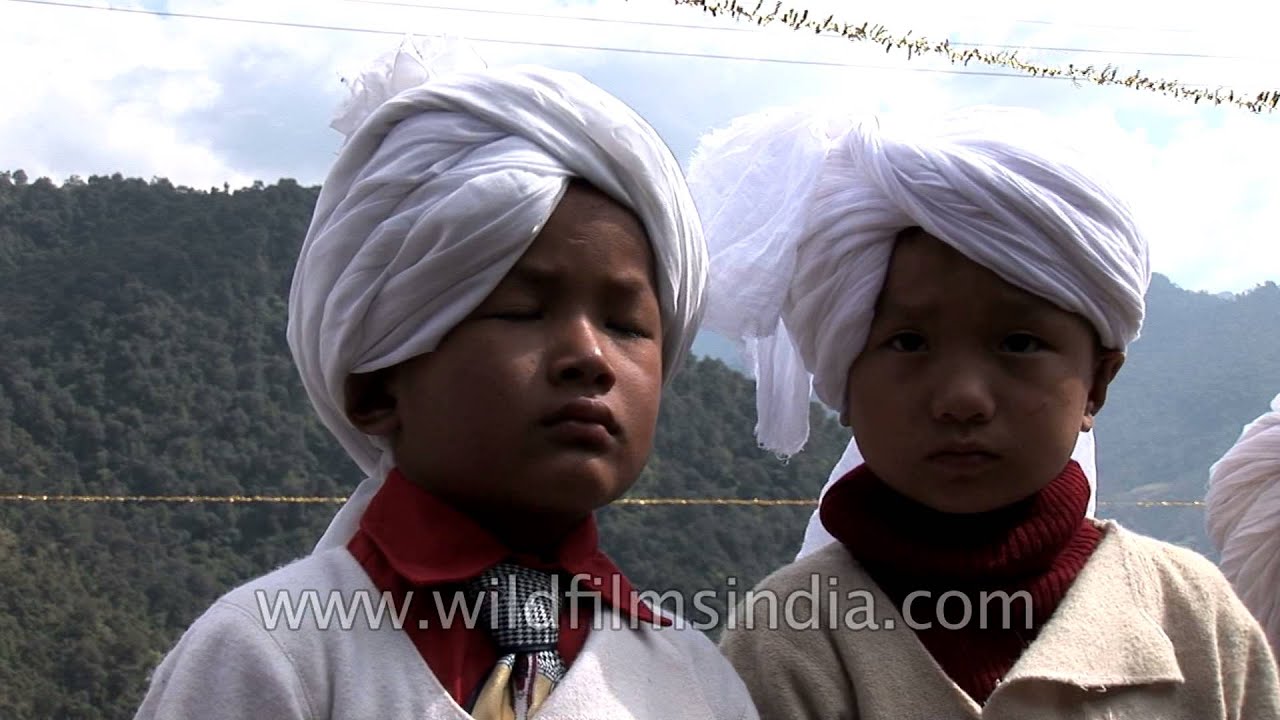Children of rung tribe dressed in traditional costume - YouTube