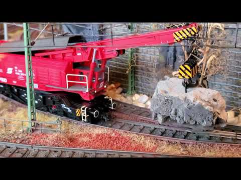 ROCO's 79036 EDK 750 kran in action! - YouTube