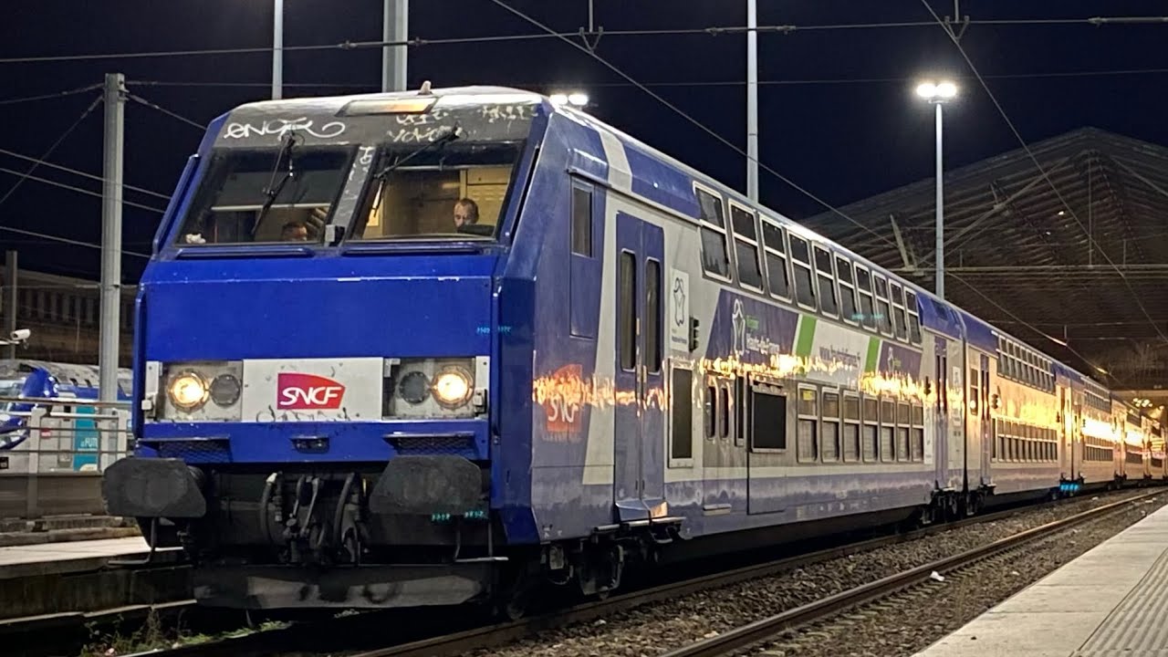 Départ d’un V2N à Paris Nord - YouTube