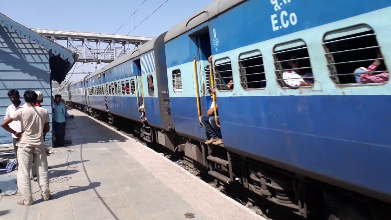 Geetanjali Express high speed on Niphad station... - YouTube