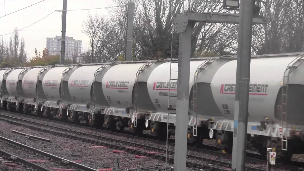 EWS Class 66161 Passing Cricklewood on Castle Cement + FCC 377. - YouTube